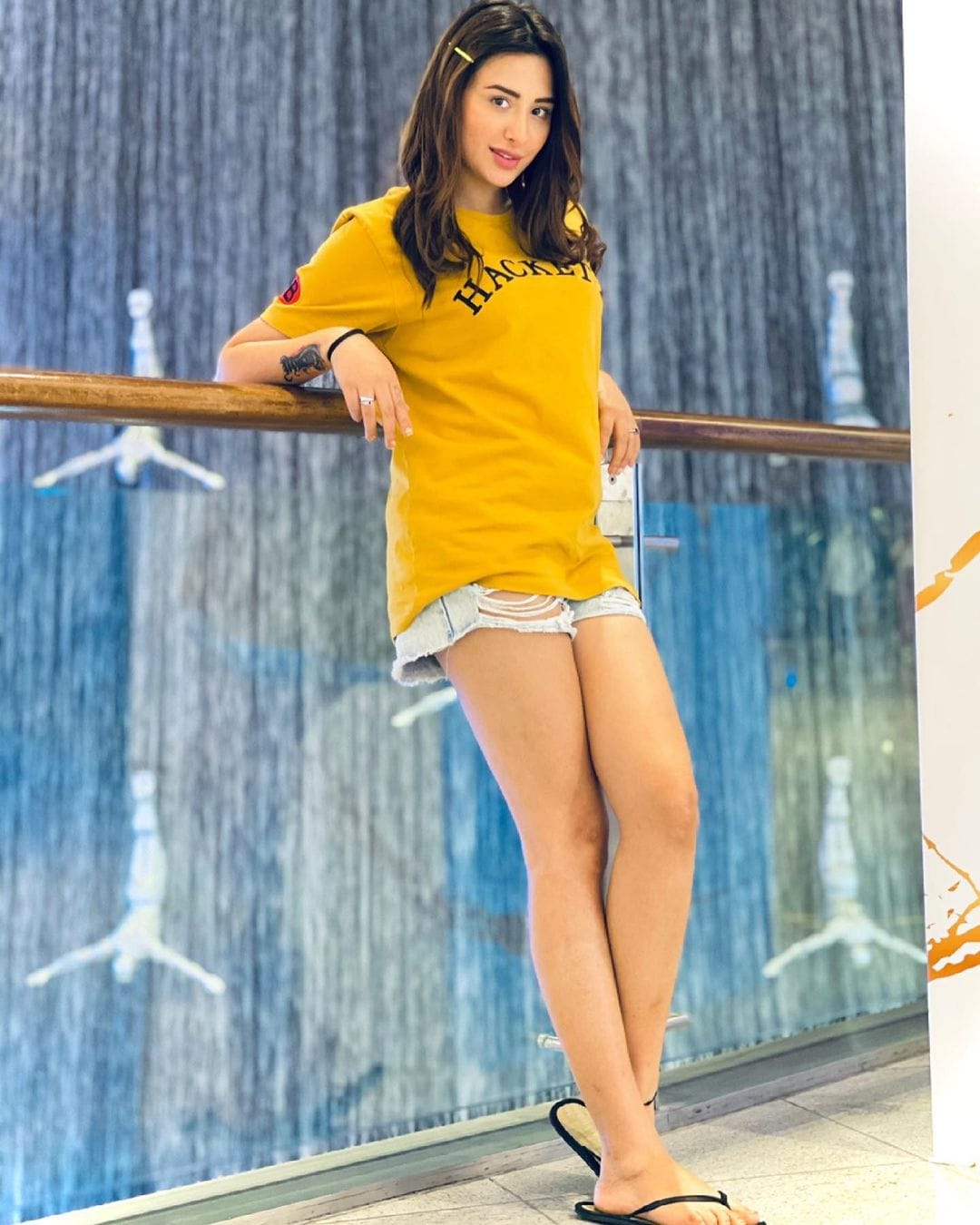 Mahira Sharma Looks Gorgeous In Smart Casuals, See The Diva's Smoking ...