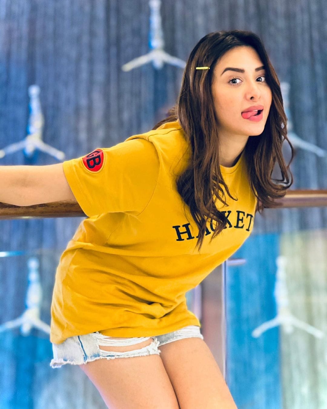Mahira Sharma Looks Gorgeous In Smart Casuals, See The Diva's Smoking ...