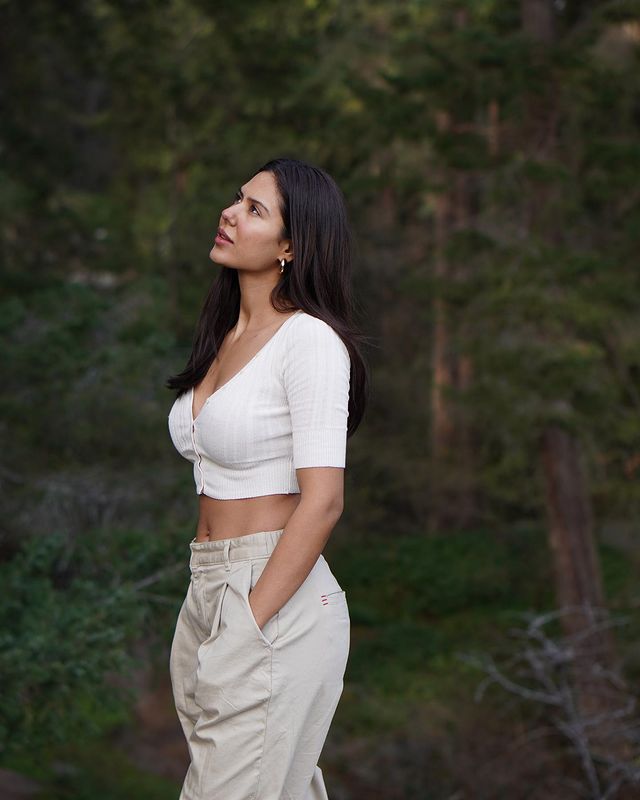 Sonam Bajwa Raises Temperature With Her Toned Body See The Brown