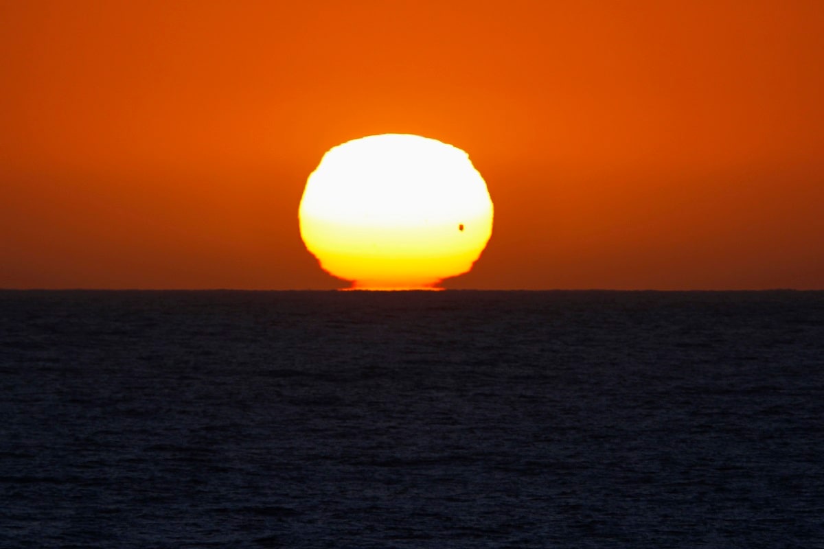 'Faint Young Sun Paradox': Scientists Explain Why Young Earth Was ...