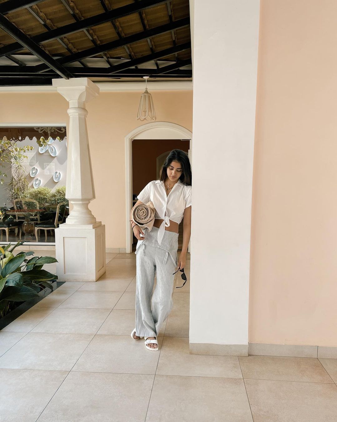 Navya Naveli Impresses With Her Fuss-Free Fashion Choices, See The ...