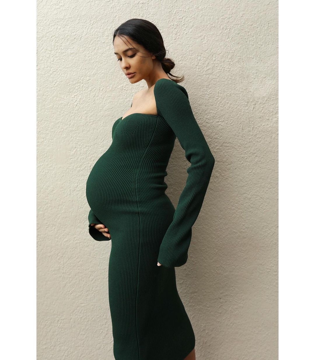 Pregnant Lisa Haydon Wows As Cover Star Of Leading Magazine, See The ...