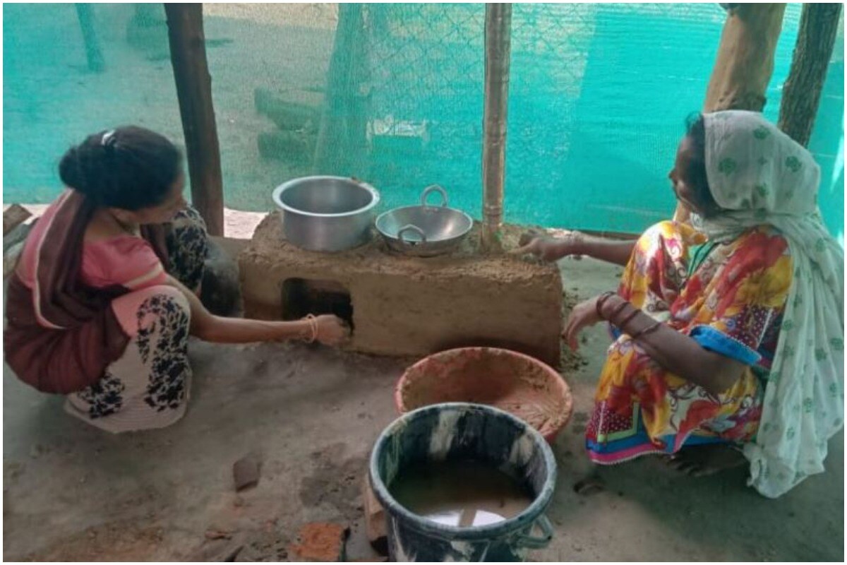 Smokeless Chulhas Help Bijapur Villagers Save Their Forests