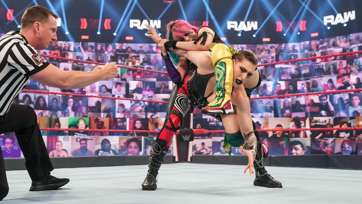 WWE RAW Results: Eva Marie Returns With a Mysterious Cohort | IN PICS ...
