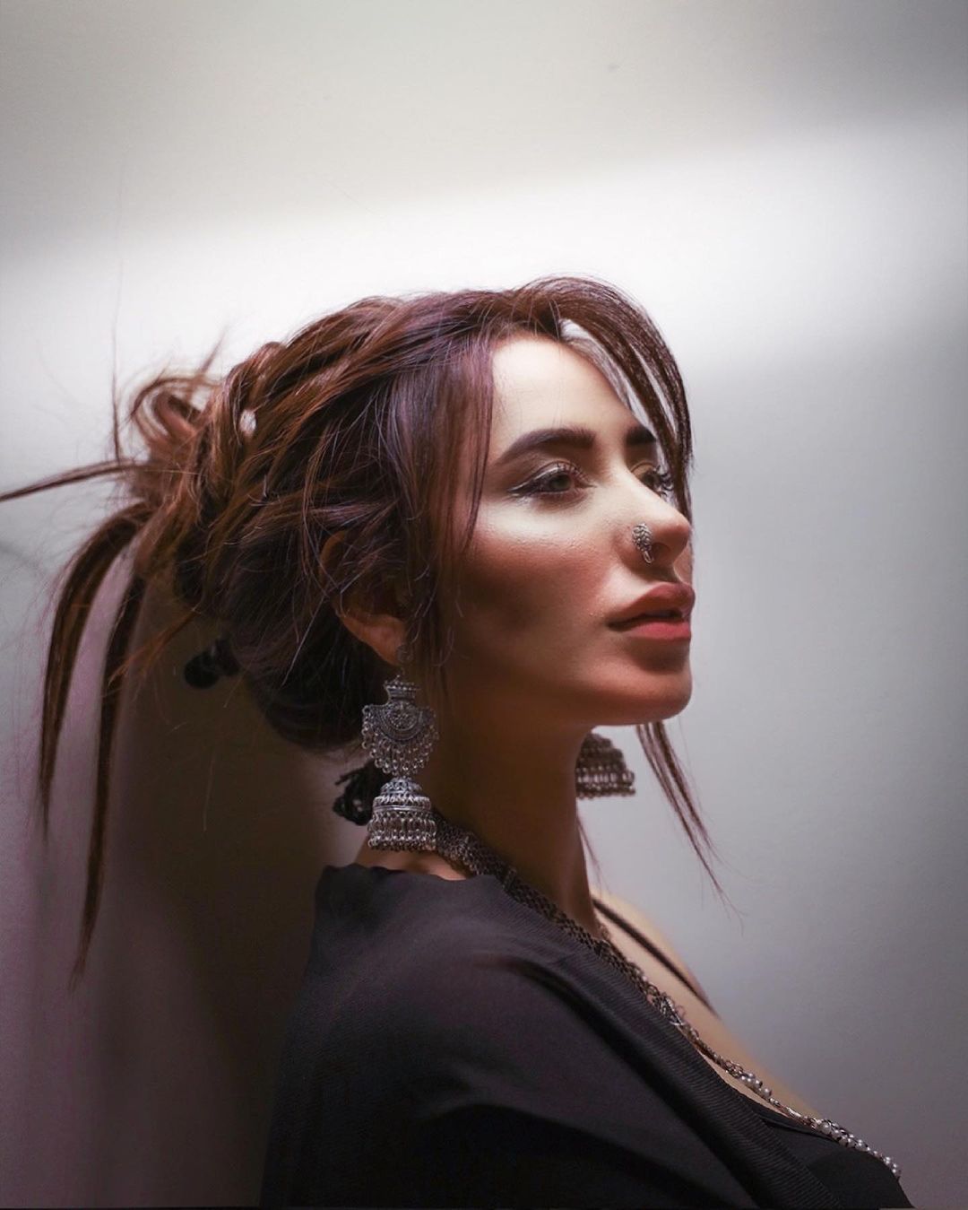 Mahira Sharma Stuns In Silver Jewellery And Black Outfit, See The Diva ...