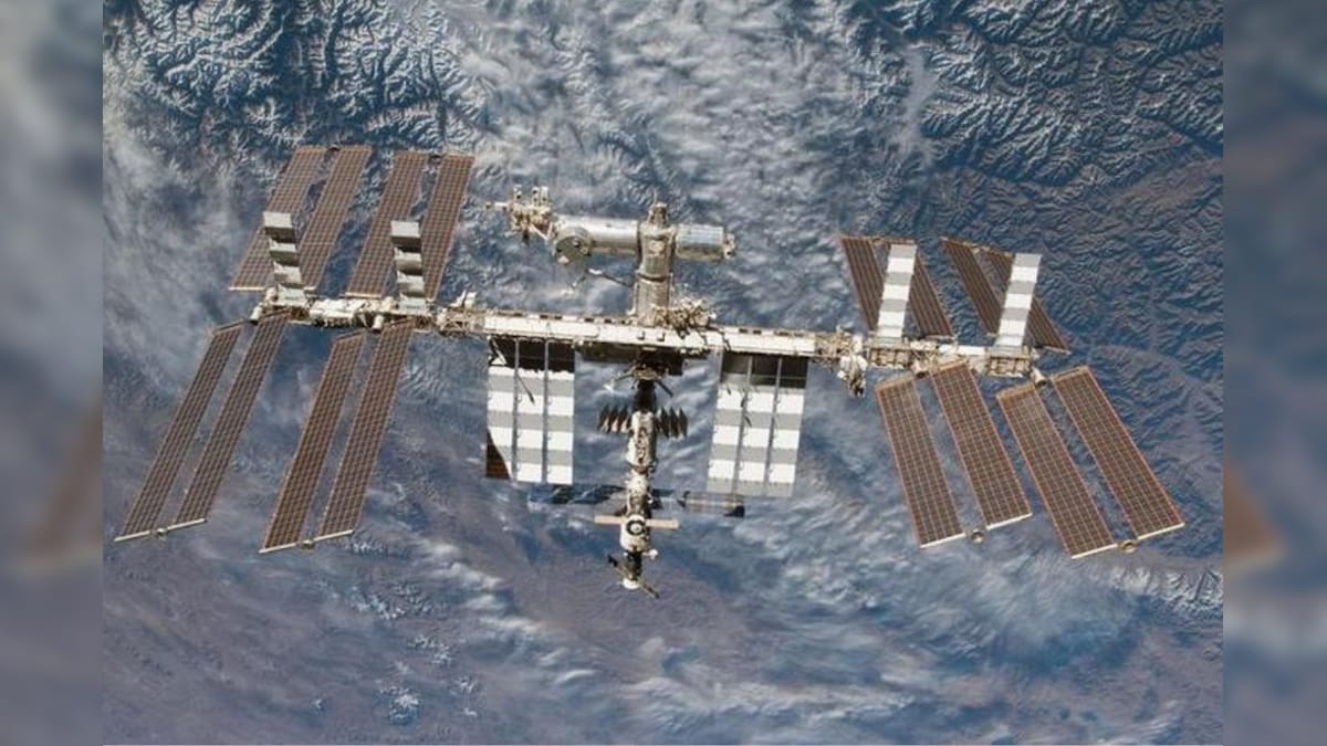 Astronauts on International Space Station Deploy Solar Arrays to 'Soak ...