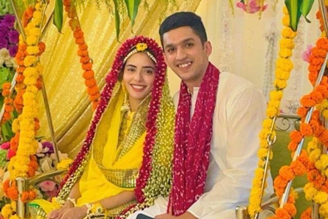 'Divya Drishti' Actor Sana Sayyad Looks Stunning in Her Haldi Ceremony, See Pics - News18