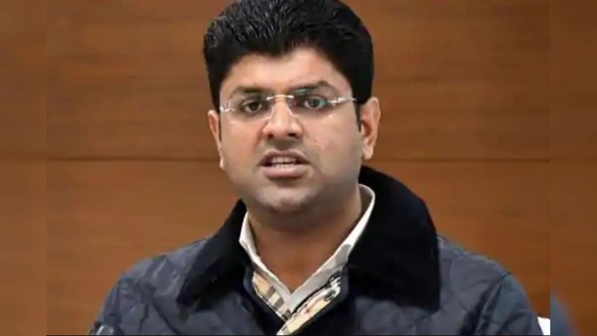 Devi Lal's Statue, Unveiled by Dushyant, Washed by His Cousin for ...