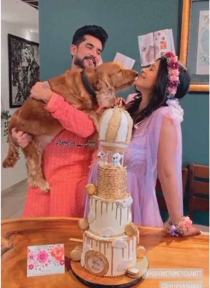 Mom-to-be Kishwer Merchant Looks Resplendent at Her Baby Shower, See ...