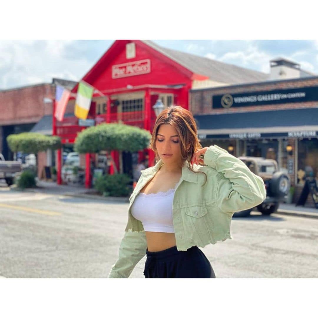 Shama Sikander Flaunts Her Curves In These Sexy Pictures; Actress Looks ...