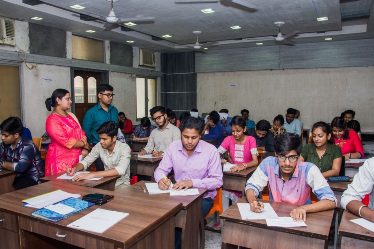 JEE Advanced 2021 Allows Last Year's Students to Appear too, Will ...