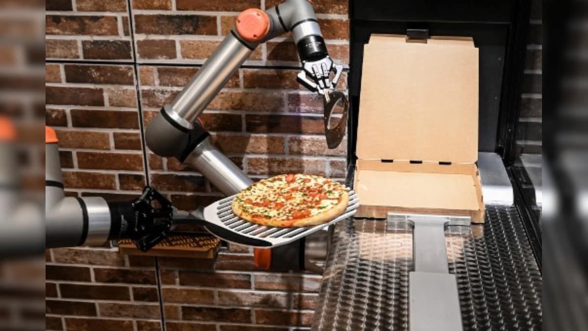 You Can Now Have a Pizza Cooked by a Robot in this Paris Pizzeria - News18