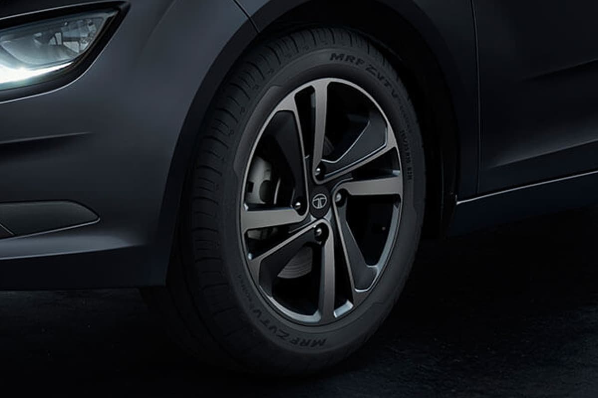 In Pics: Tata Altroz Dark Edition, Check out the Stunning-Looking All ...