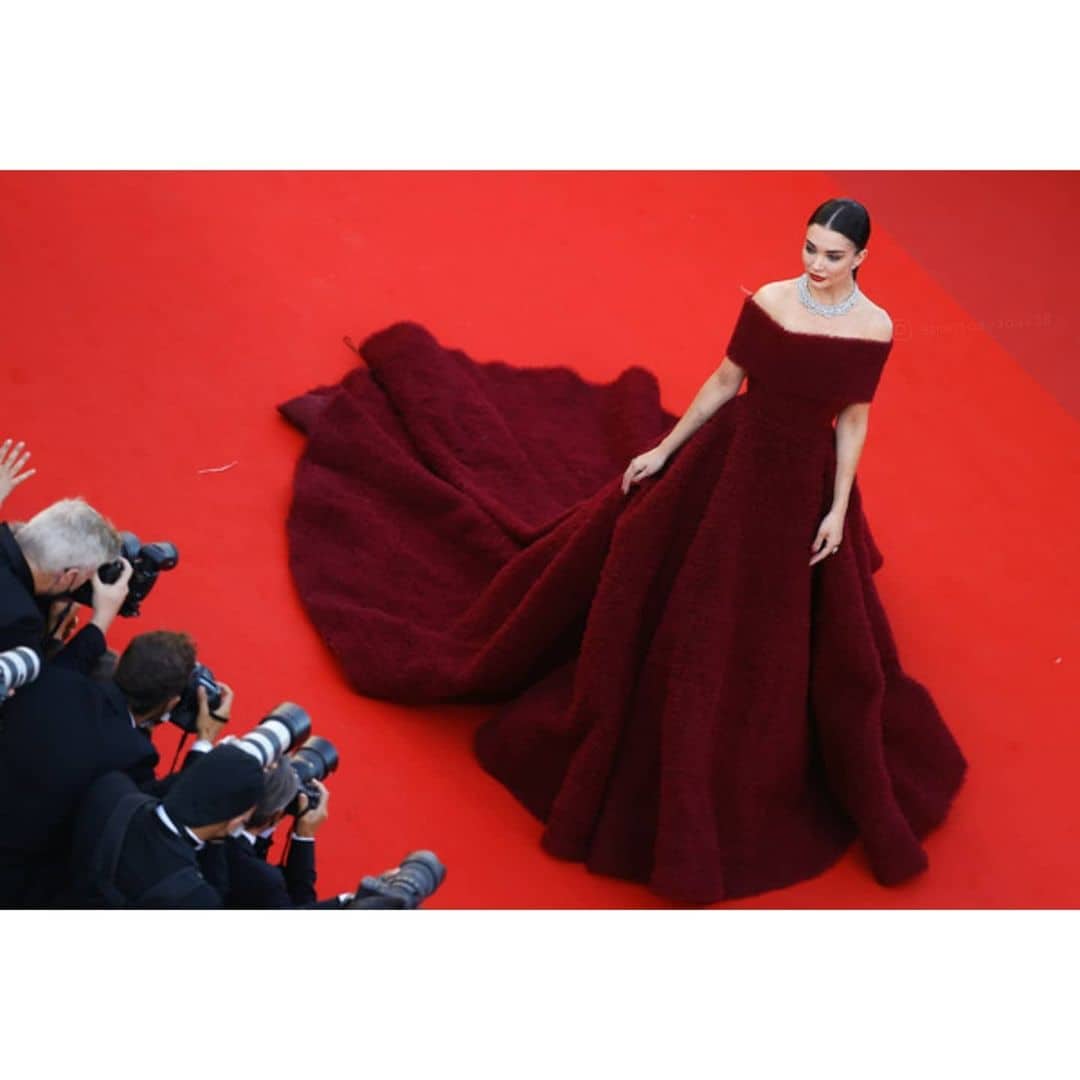 Amy Jackson Makes Show-Stopping Entry At Cannes 2021, See The Diva's ...