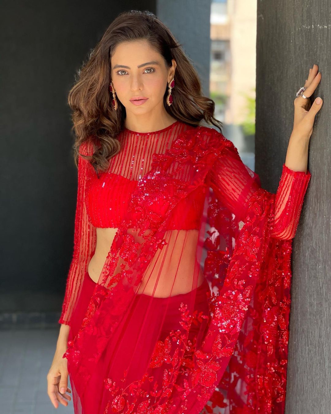 Aamna Sharif Shares Sizzling Looks In Sequinned Lehenga, See The Diva's ...
