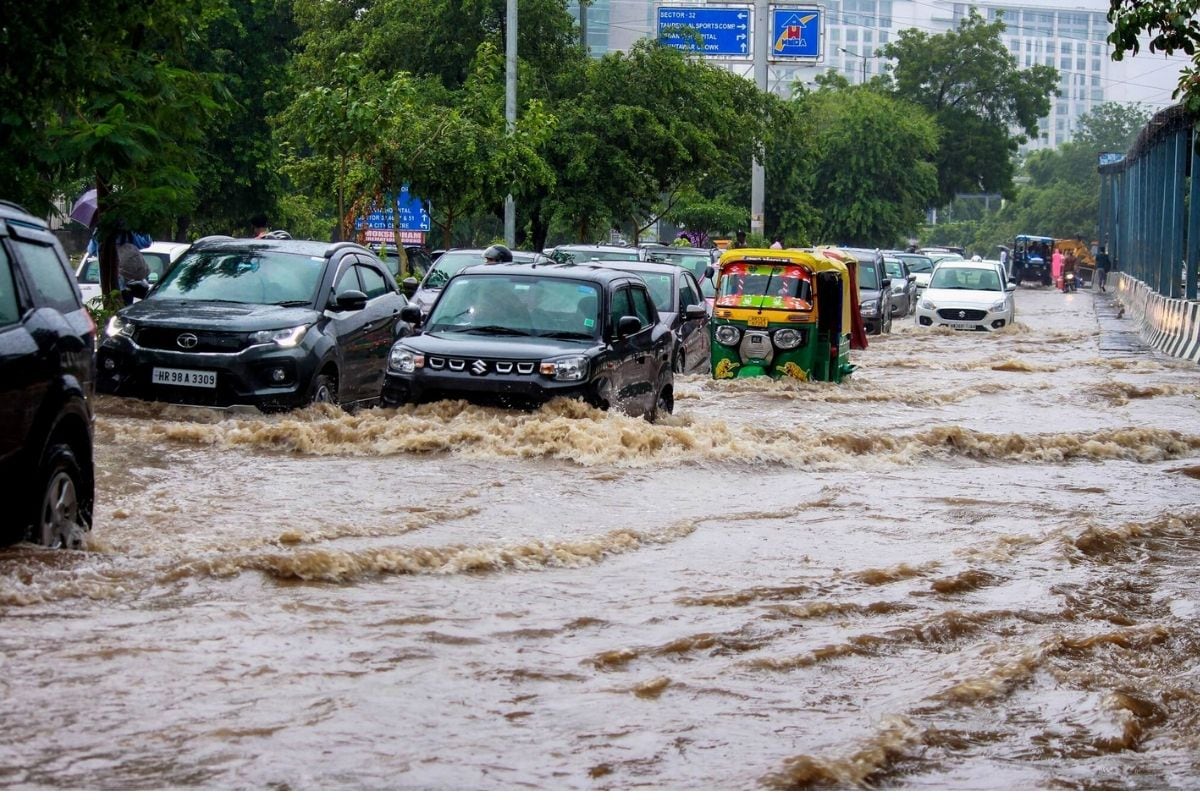 In Pics: Roads Inundated, Vehicles Submerged As Heavy Rainfall Leads to Water-logging in ...