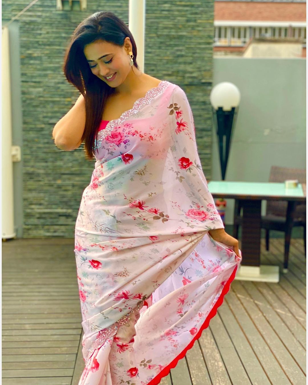 Shweta Tiwari Looks Like A Dream In Sheer Saree, See The Diva Look Sexy ...