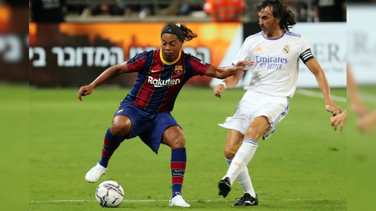 Ronaldinho Rolls Back The Years vs Real Madrid Legends But Barcelona ...