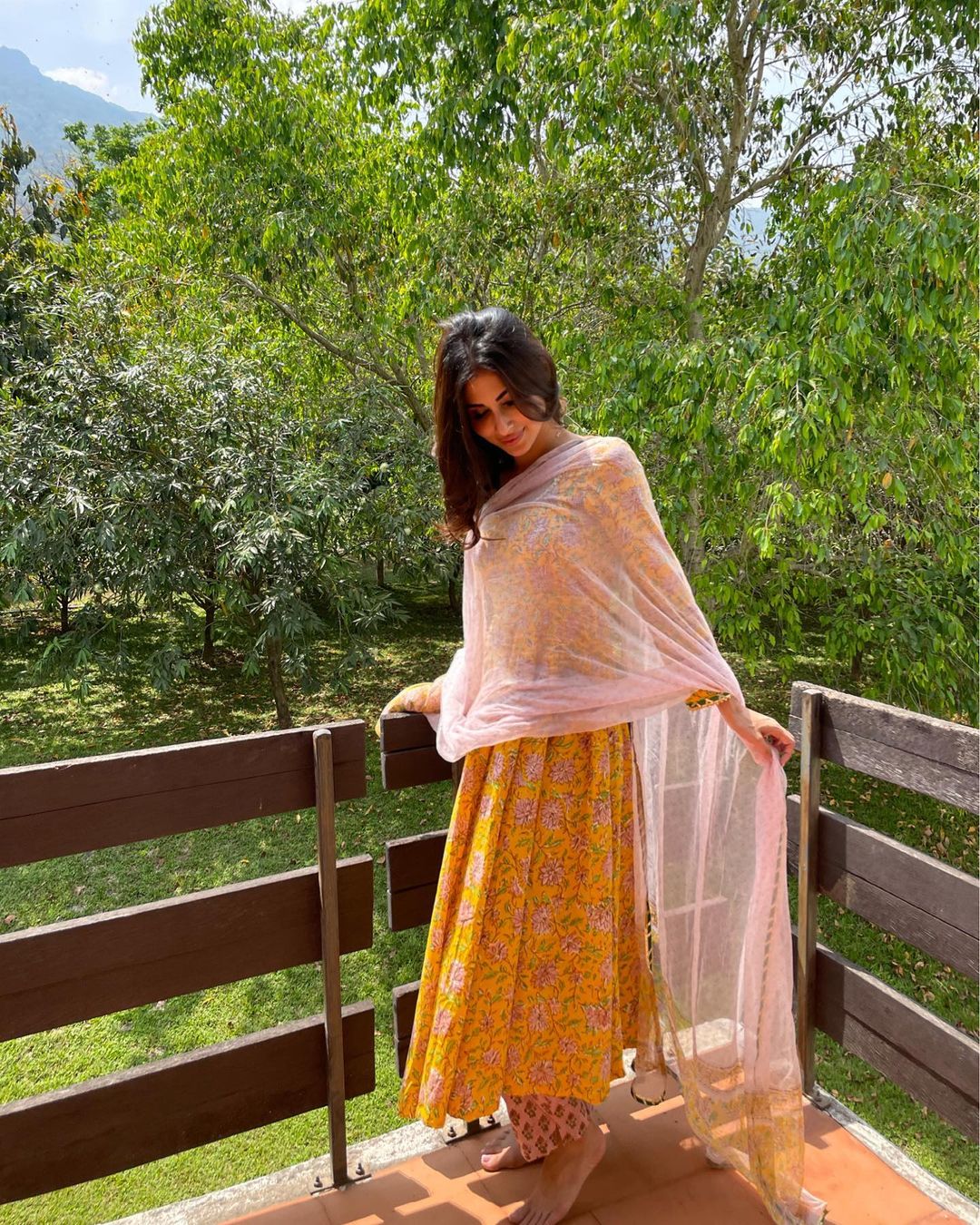 Mouni Roy Stuns In Regal Avatar, Check Out The Diva's Sexiest Ethnic ...