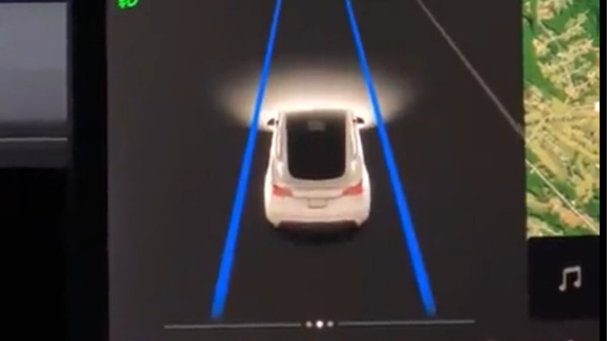 Tesla's Autopilot Feature Mistakes Moon for Yellow Traffic Light, Watch ...
