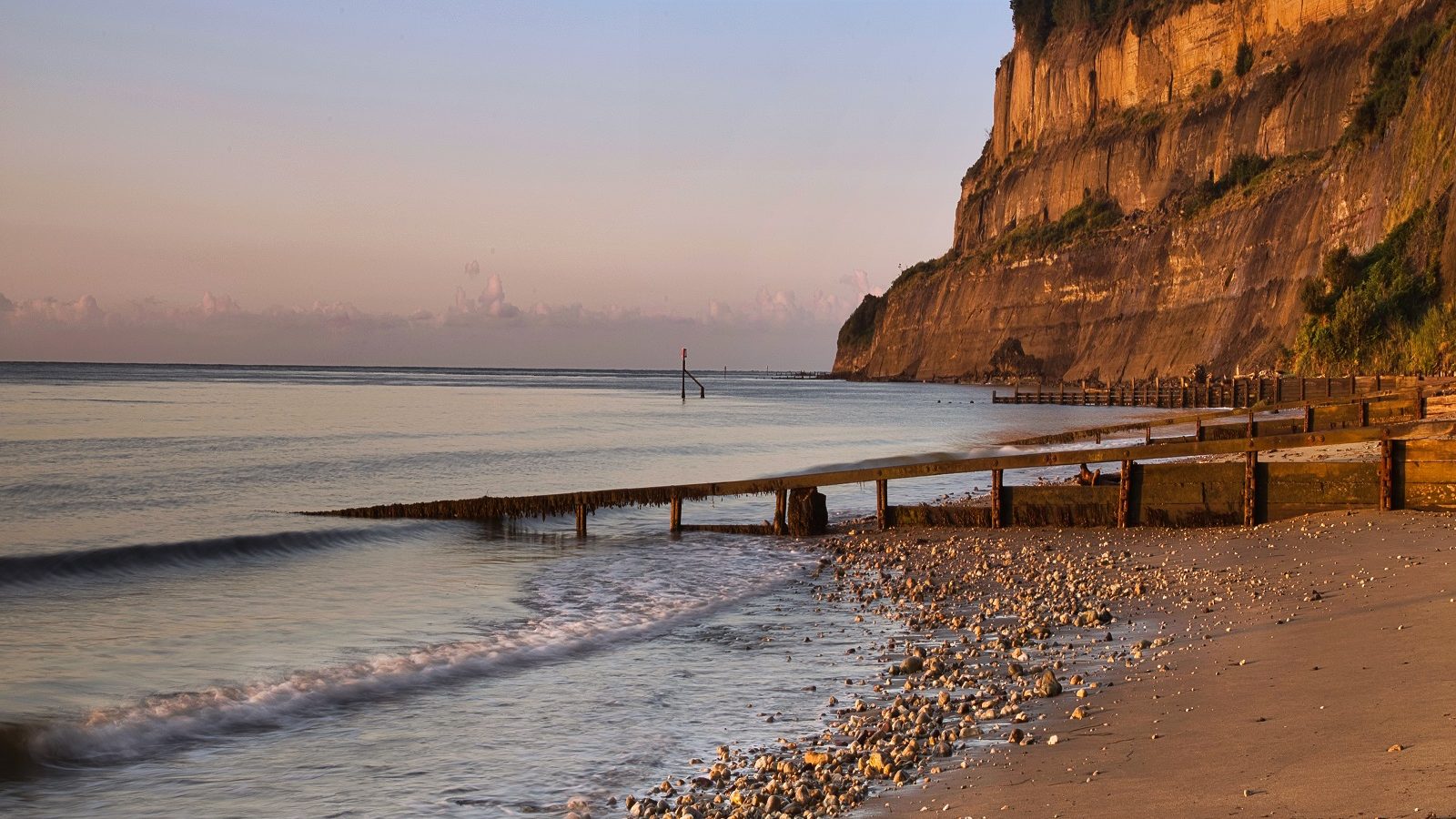 This UK Beach is Famous For Being a Great Hunting Ground for Dinosaur ...