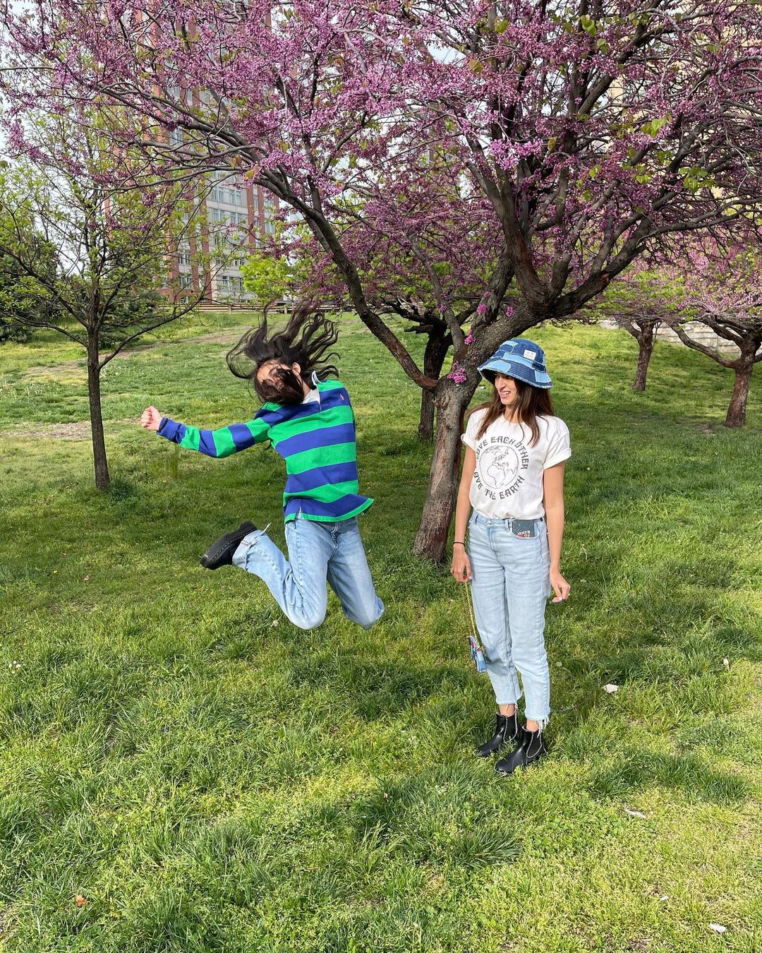 Ananya Panday Shares Adorable Pictures With Sister Rysa Panday, Define ...