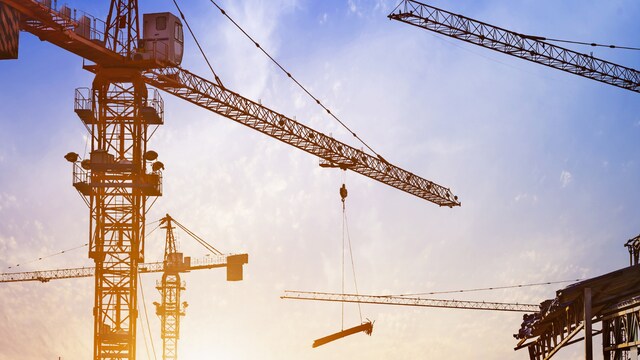 Chinese TikToker Dies After Falling from 160-feet Crane While Recording ...