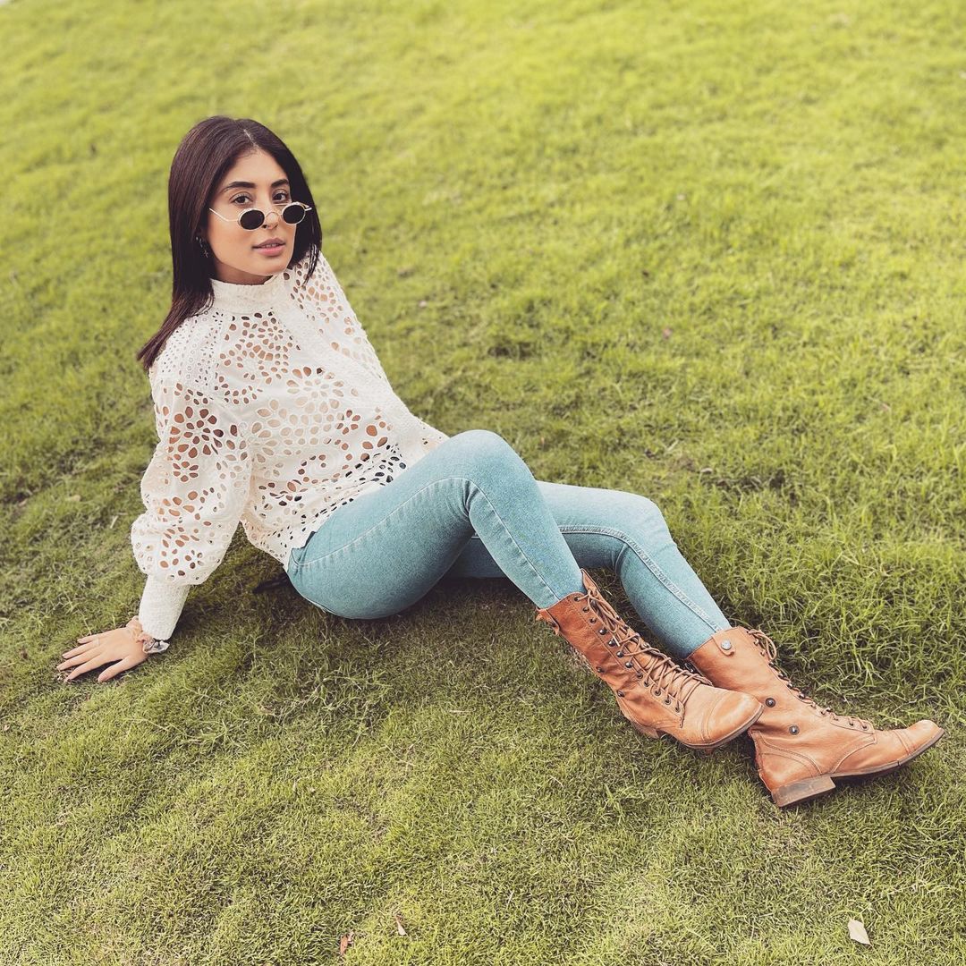 Kritika Kamra Makes Heads Turn In Sassy Birthday Outfit Look At Her Drool Worthy Photos News18