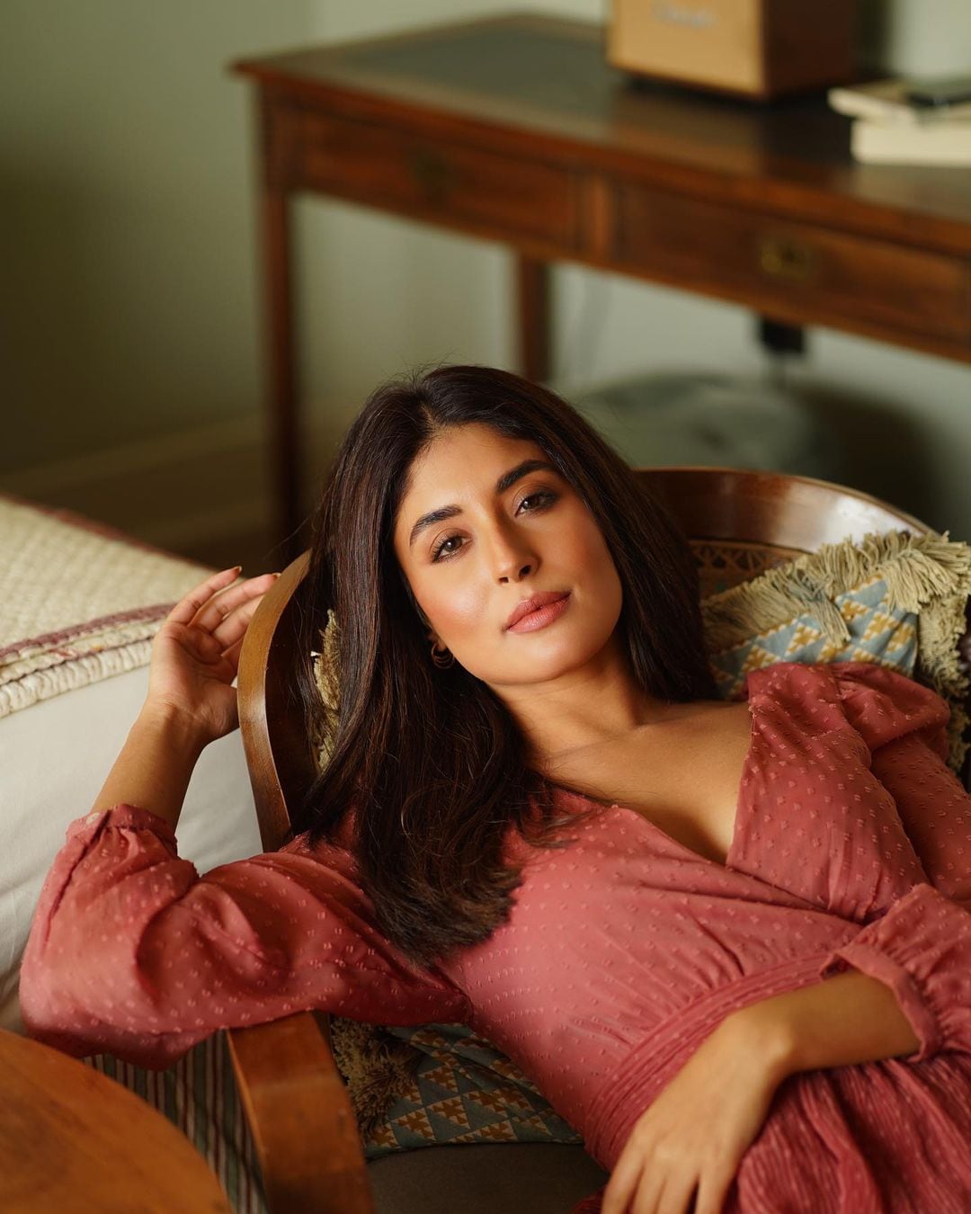 Kritika Kamra Stuns In Sun Kissed Photo Check Out The Divas Sultry Pictures News18