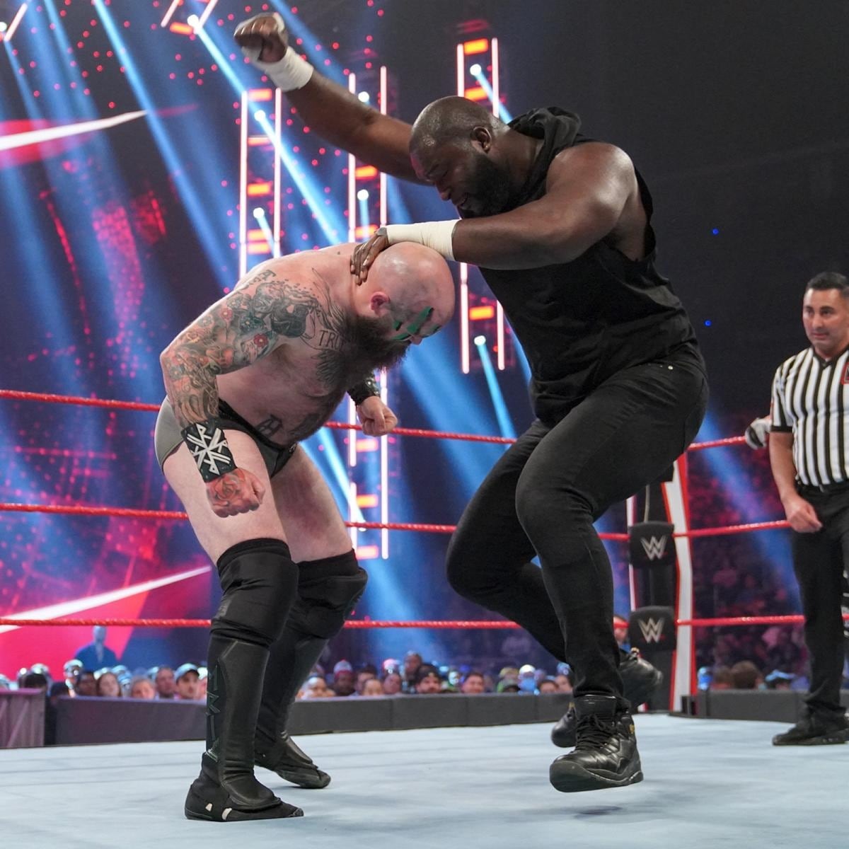 WWE RAW Results: Bobby Lashley Wins Handicap Match, Reginald Retains 24 ...