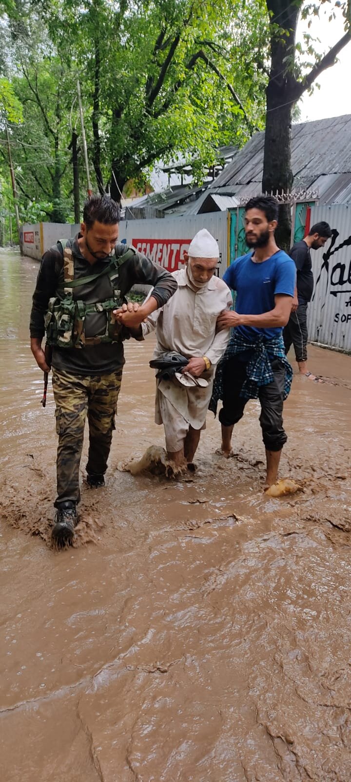In Pictures | Another Cloudburst Hits Kashmir, Trigger Flash Floods in Ganderbal District - News18