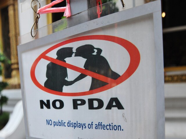 Mumbai Housing Society Paints 'No Kissing Zone' Sign for Couples ...