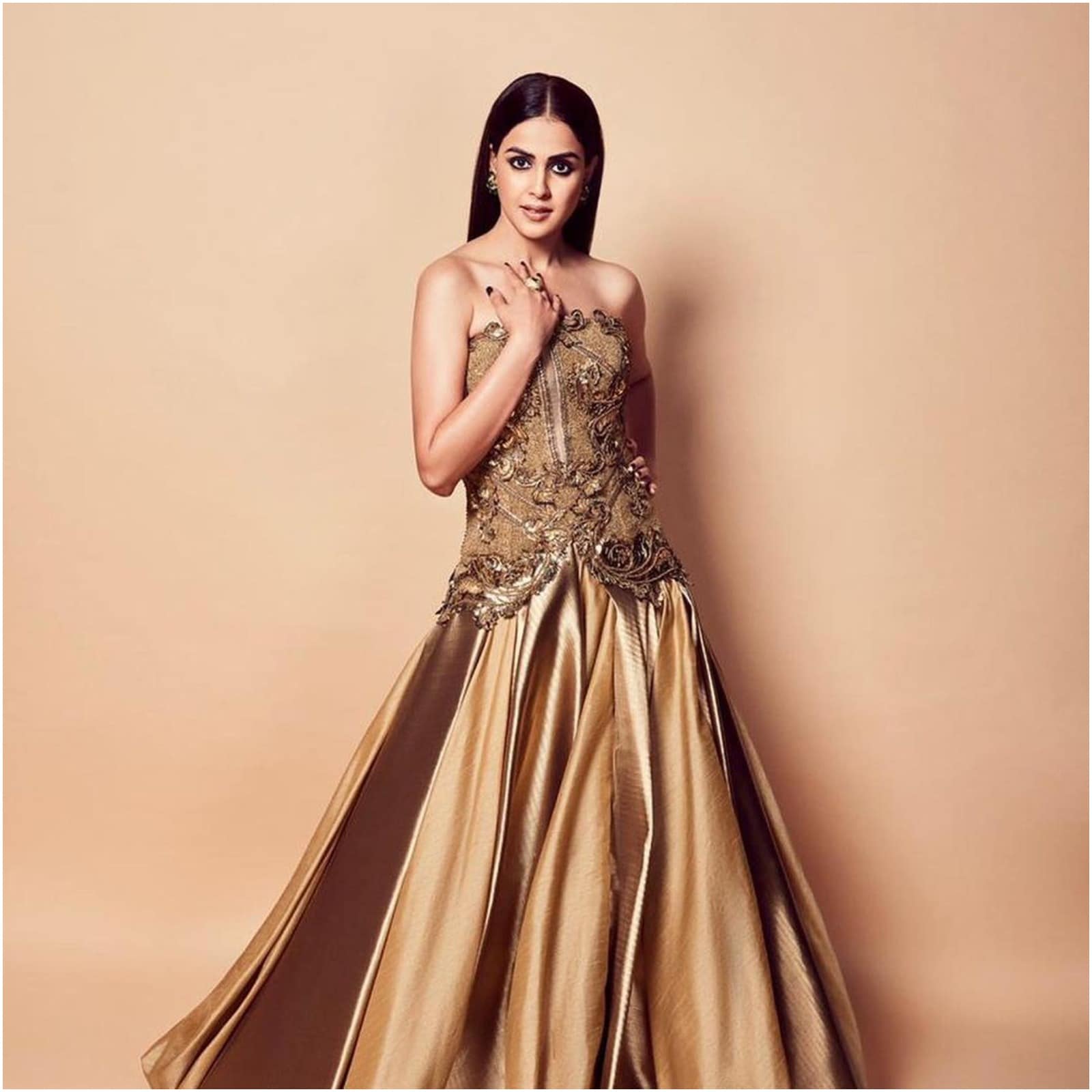 Genelia D'Souza Oozes Elegance In Yellow Saree, Check Out Diva Ace The ...