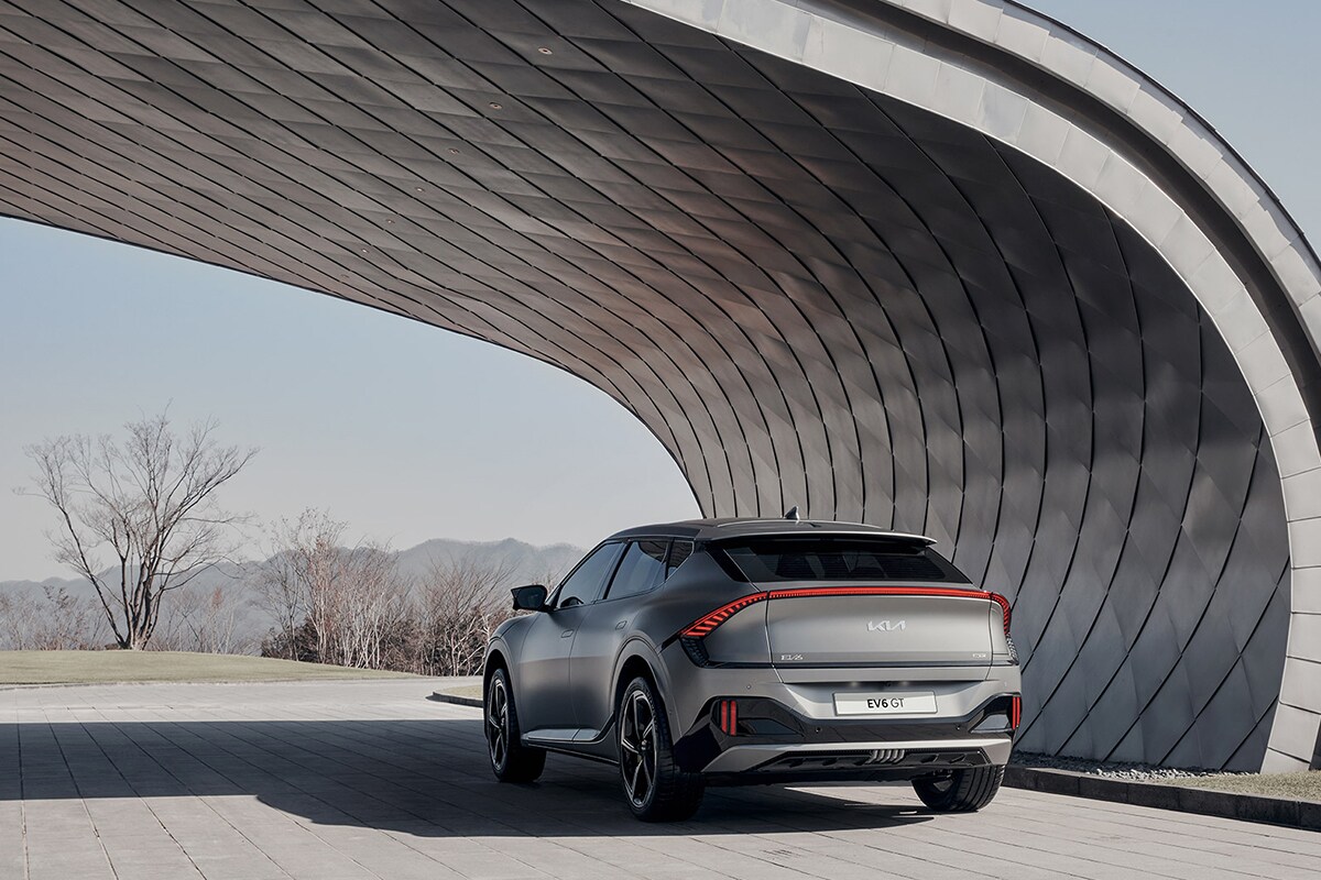 In Pics: 2021 Kia EV6 Unveiled, Check out the New Electric Sedan with 475 Km Range - News18