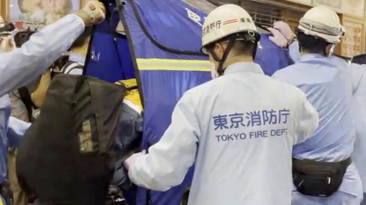 Nine Injured in Stabbing Attack on Commuter Train Tokyo; Suspects Turns ...