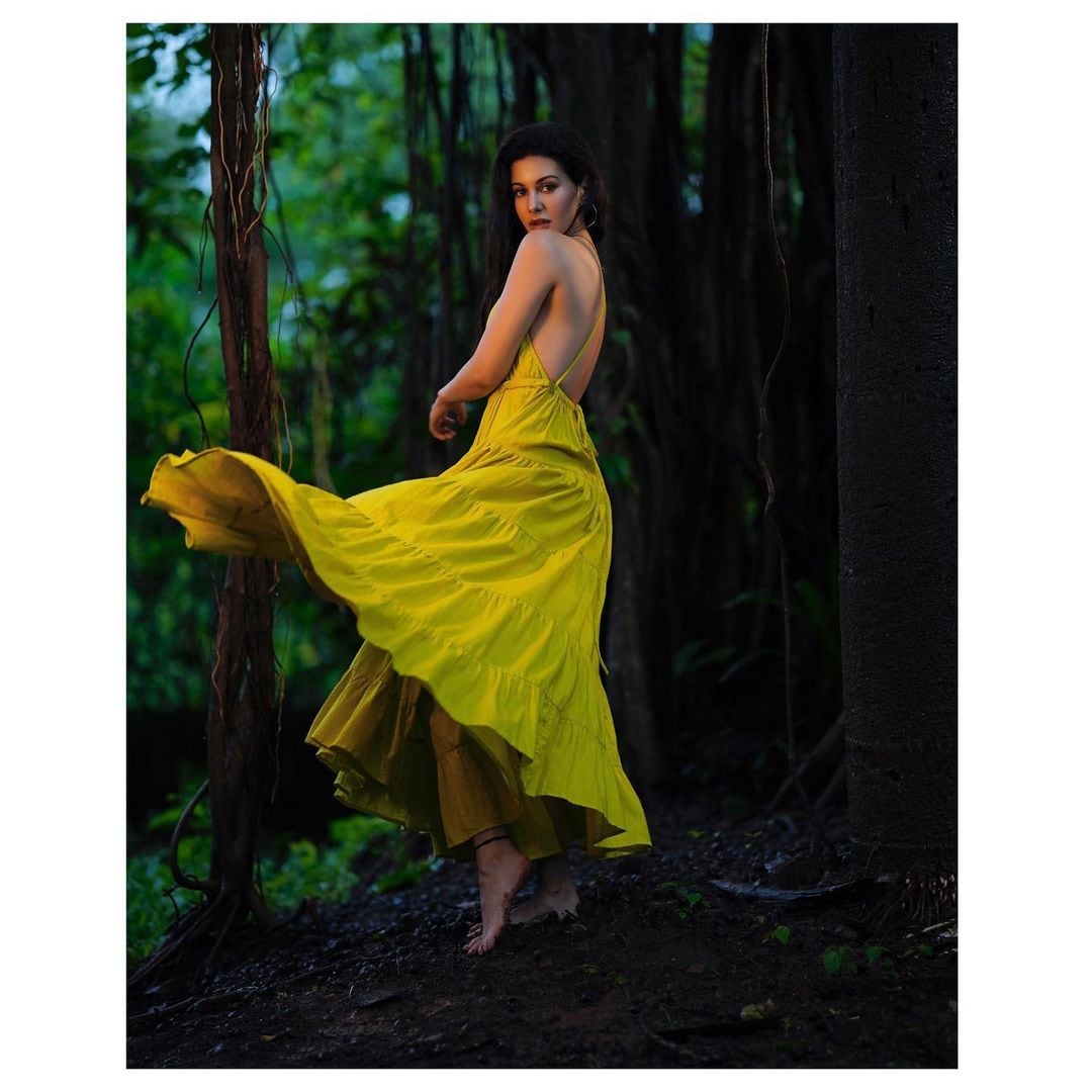 Amyra Dastur's Photos In Racy Bikini Will Drive Away Your Monday Blues ...