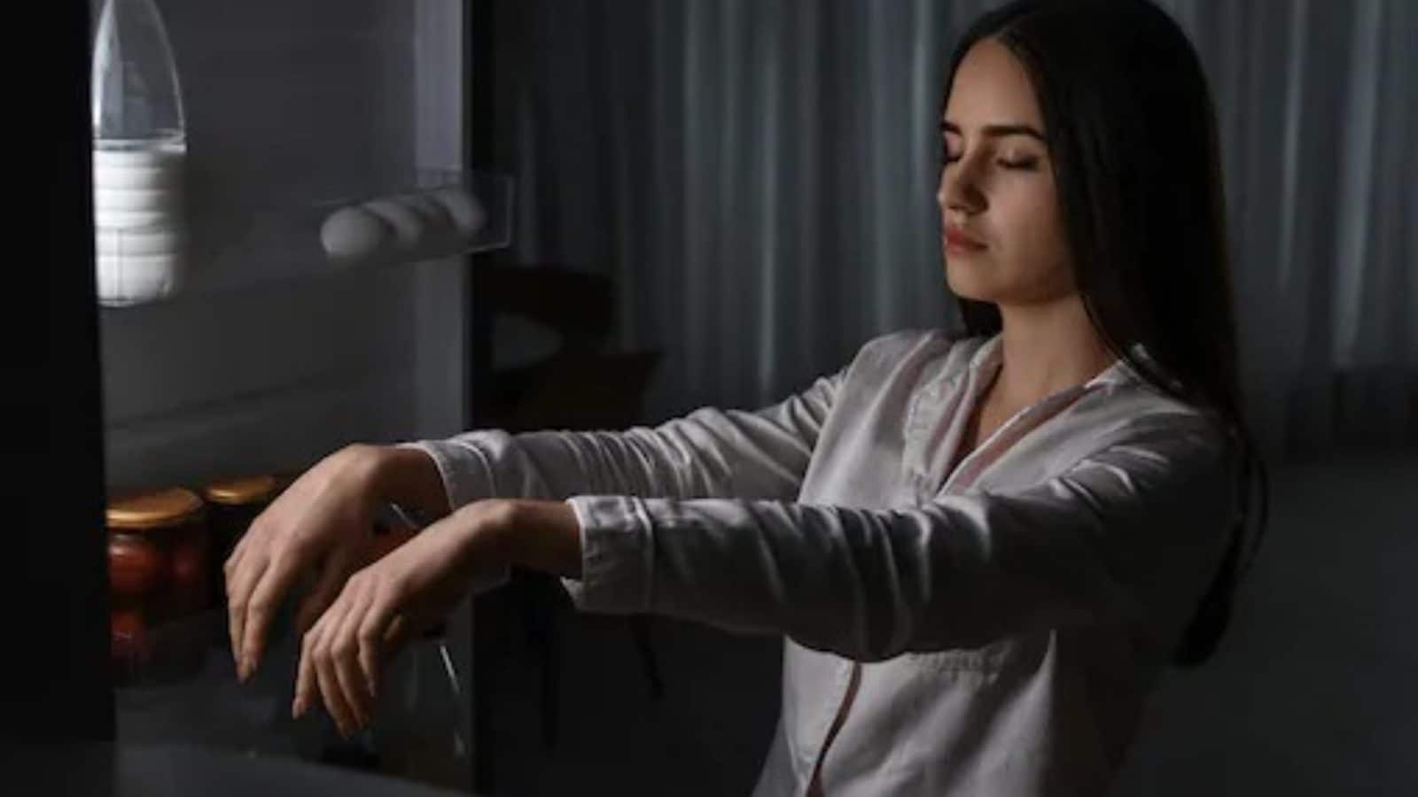 Know Symptoms And Causes of Sleepwalking | Lifestyle News - News18