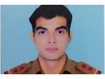 How Tokyo Olympics Gold Medalist Neeraj Chopra Became a Subedar In Army ...