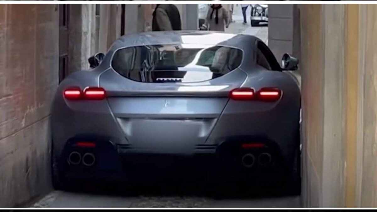 Ferrari Roma Supercar Gets Horribly Stuck in a Narrow Italian Street ...
