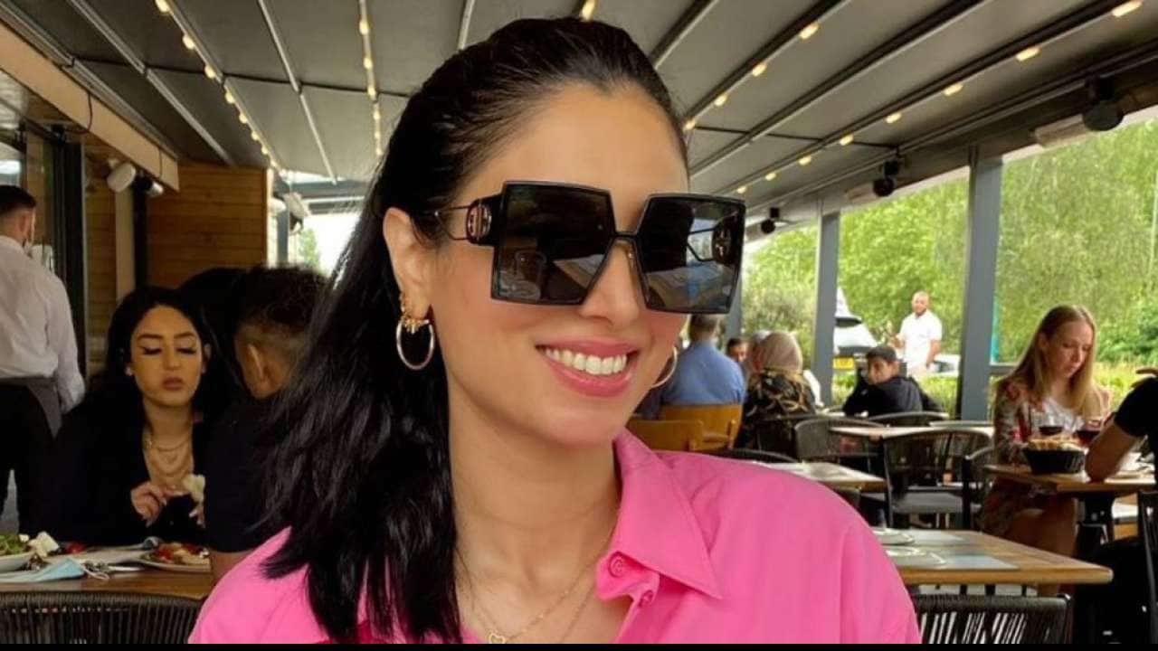 Meet Pakistani Broadcaster Zainab Abbas Who is a Big Fan of Mohammad ...