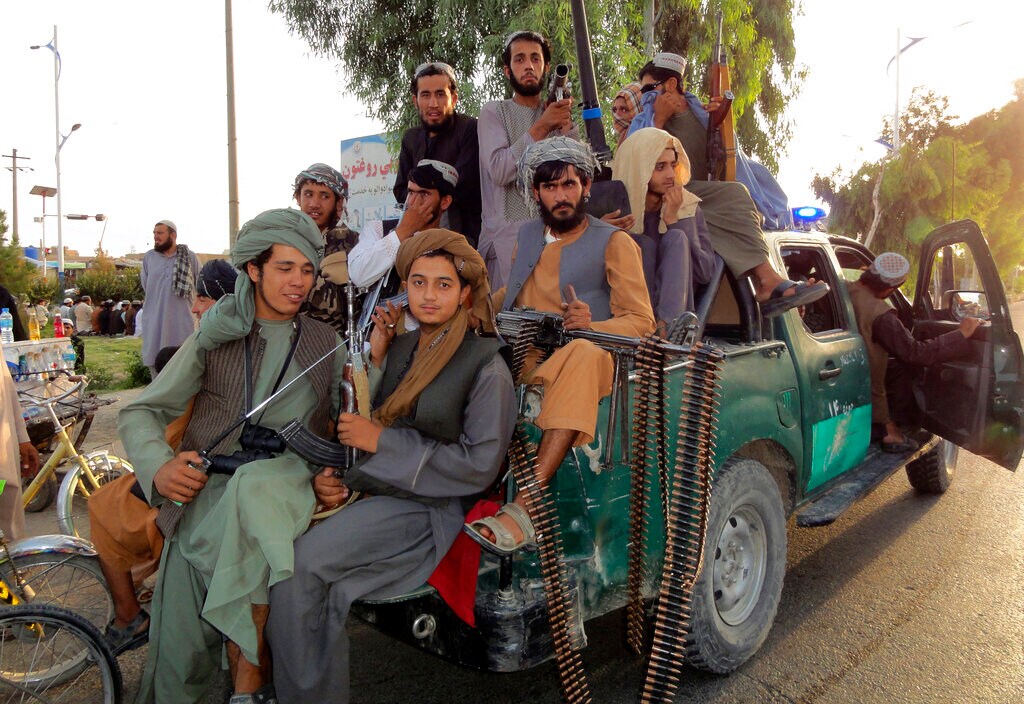 Kabul Airport Plunges into Chaos, Residents Flee as Taliban Takes Over ...