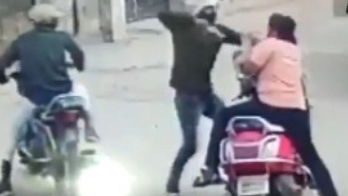 Bike-borne Criminals Snatch Chain at Gunpoint From Woman in MP, Video ...
