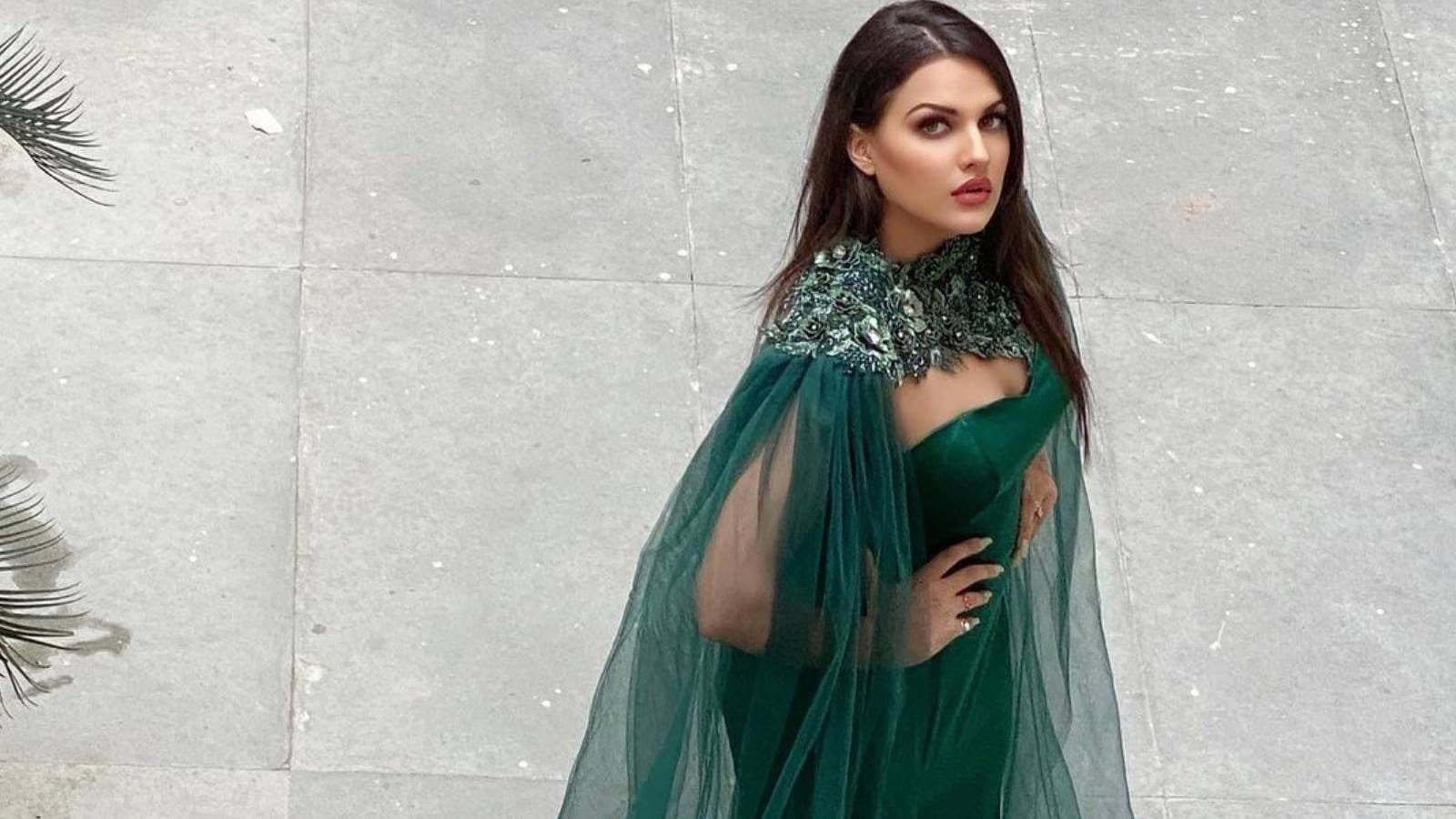 Himanshi Khurana Is An Absolute Stunner, Check Out The Diva's Most ...