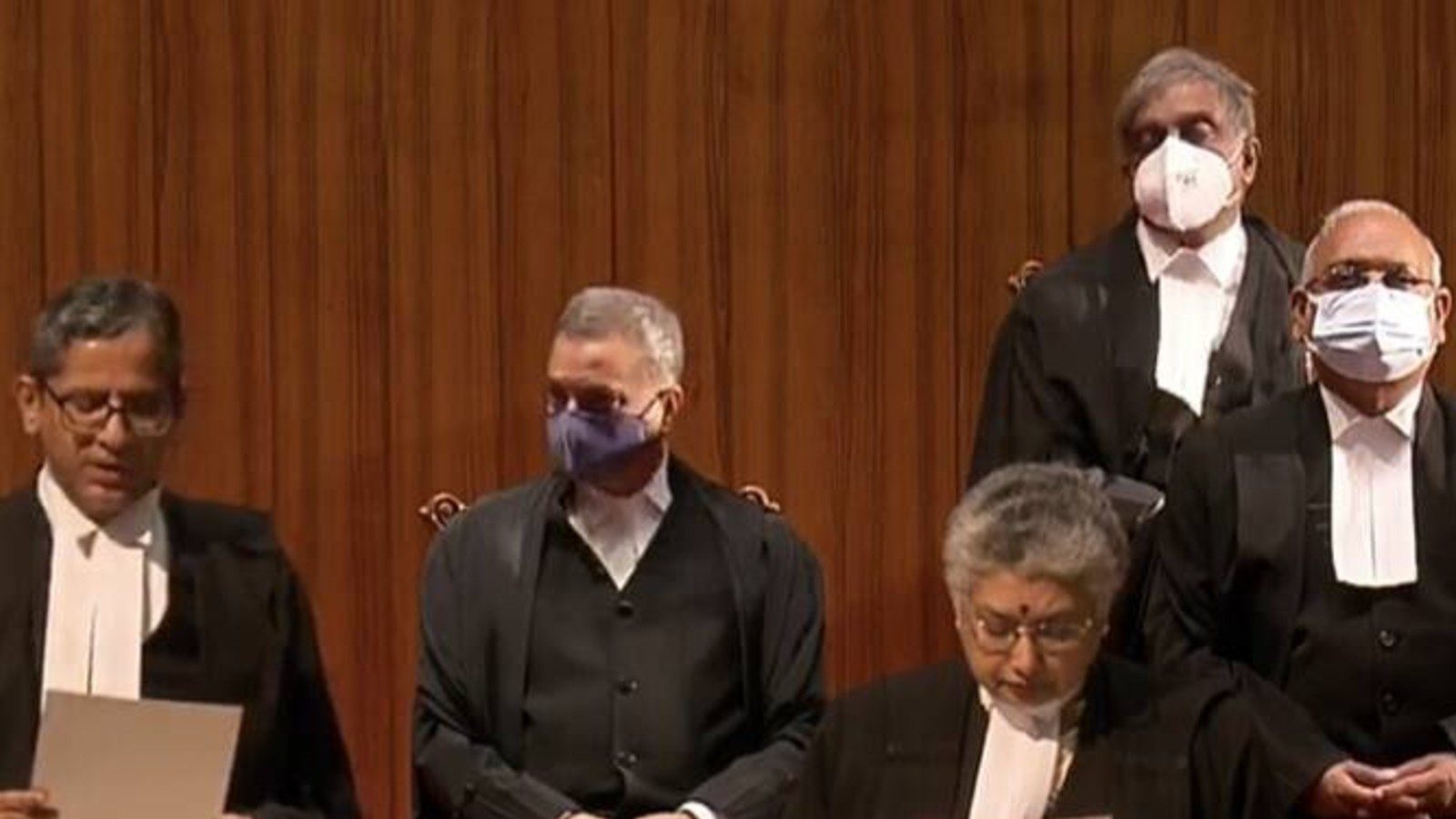 In a First, 9 Supreme Court Judges, Including 3 Women, Take Oath in One ...