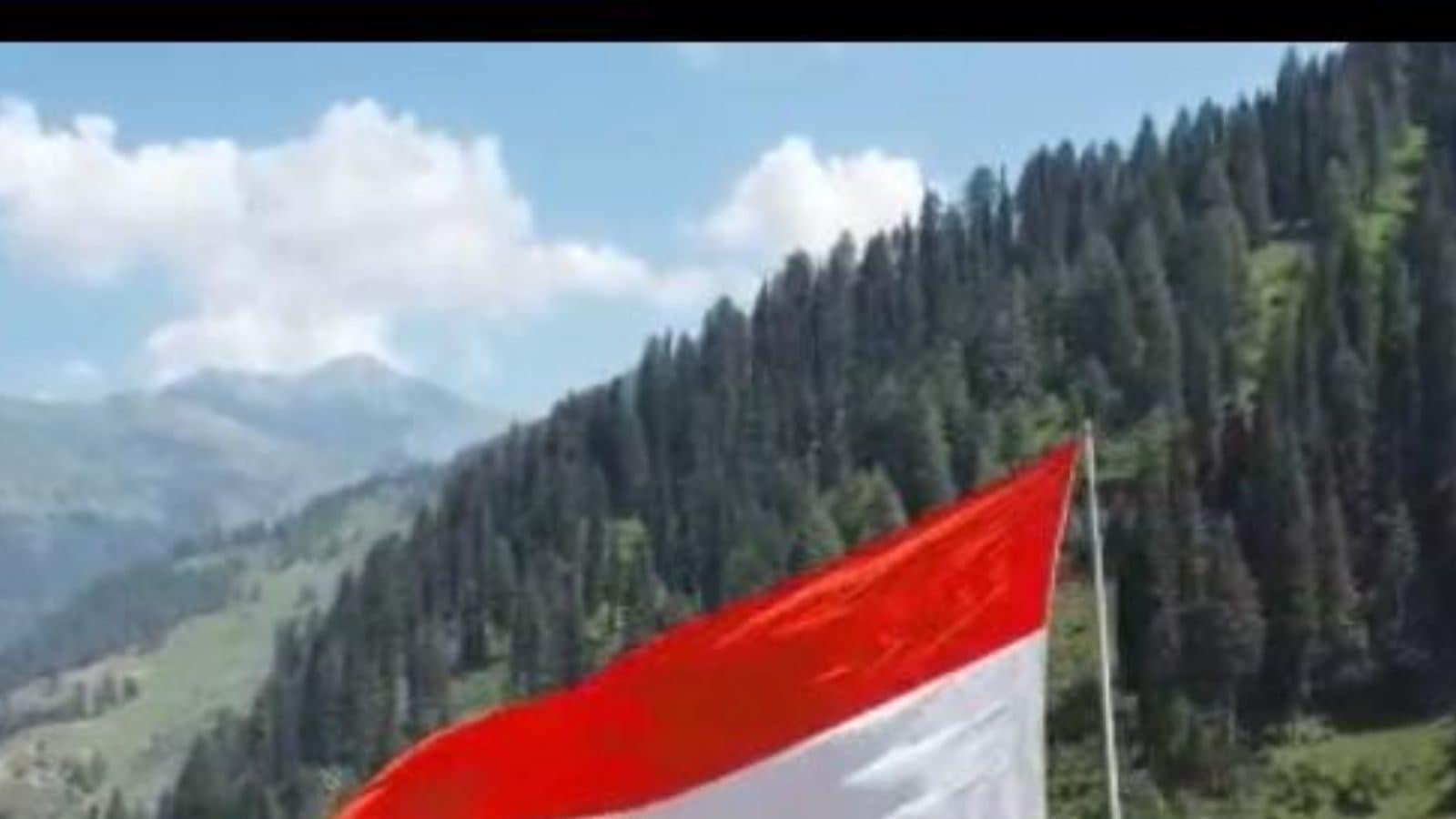 J&K Village Unfurls Tallest National Flag in Kashmir Along LAC; Army ...