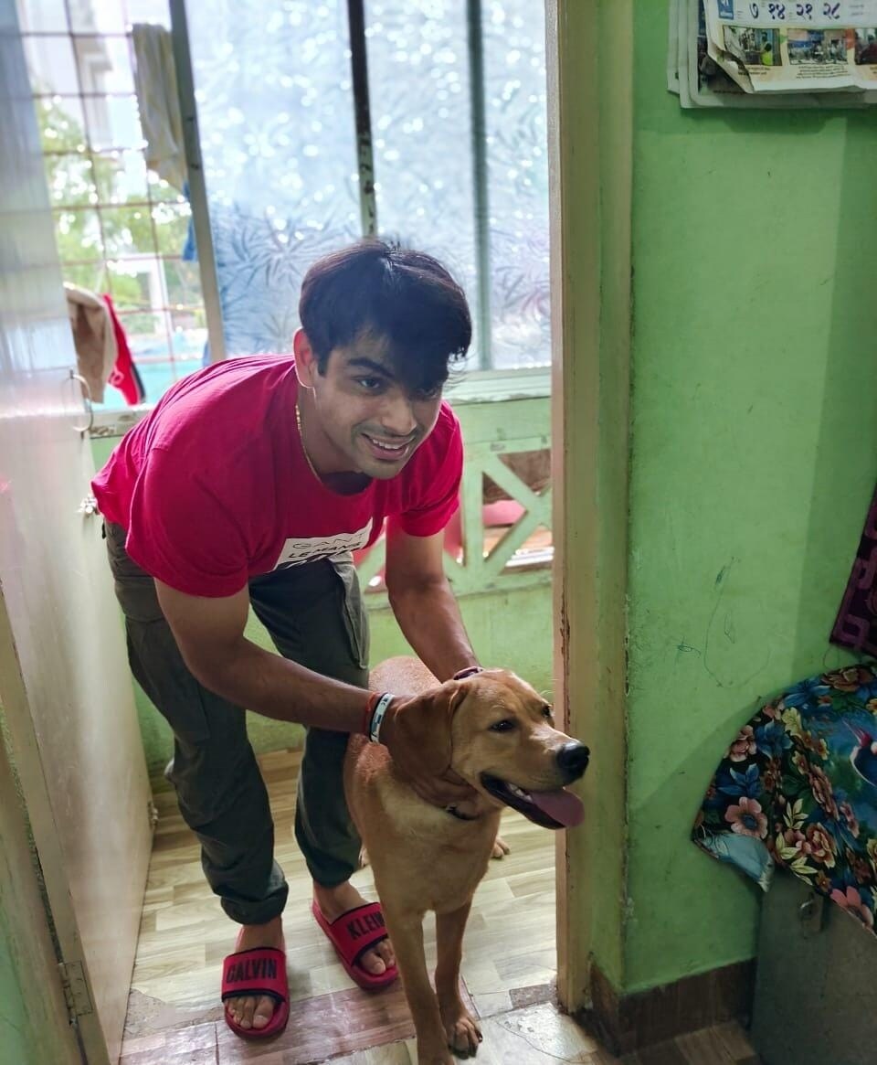 Neeraj Chopra's Ex-coach Has Last Laugh over AFI as Olympic Star Visits Him