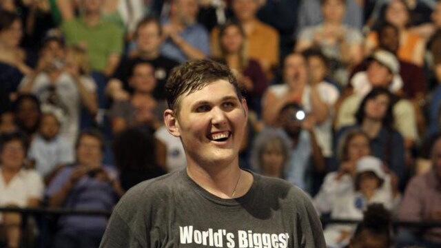 The Tallest Known Man in US, Who Stood 7-Foot-8 Dies of Heart Disease ...