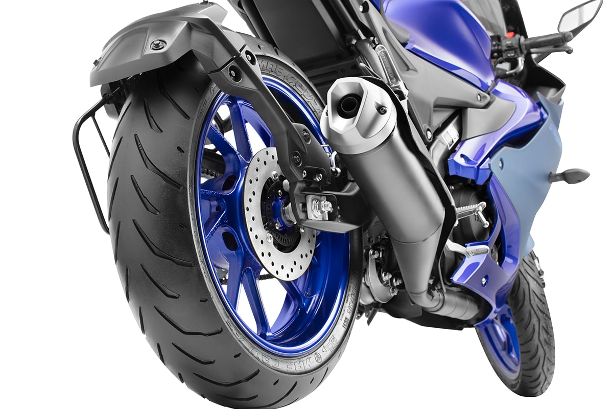 In Pics: 2021 Yamaha YZF-R15 V4 Launched, See Design, Features and More ...