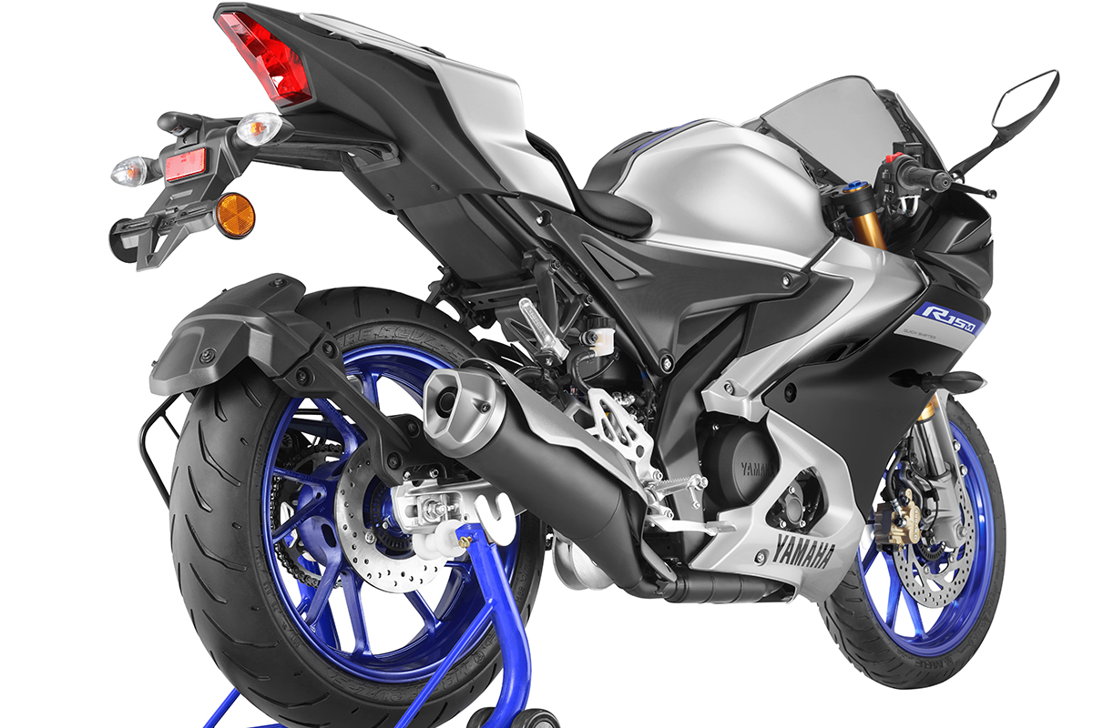 In Pics: 2021 Yamaha YZF-R15 V4 Launched, See Design, Features and More in Detail - News18