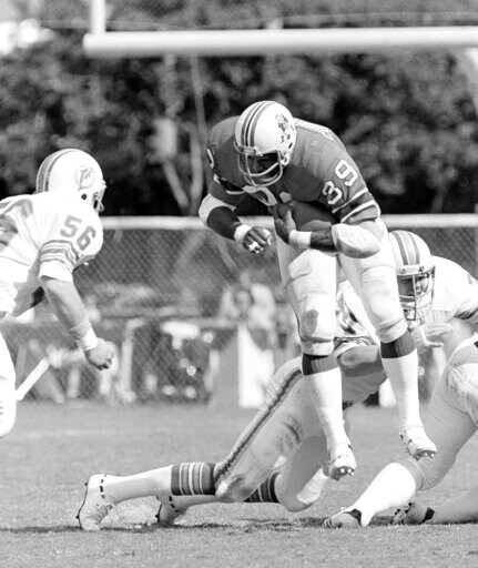 Sam Cunningham, Who Starred At USC And In NFL, Dies At 71
